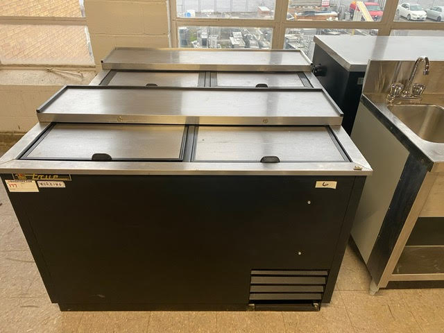 True Glass Chiller - B1016 ☑️ Canada Food Equipment